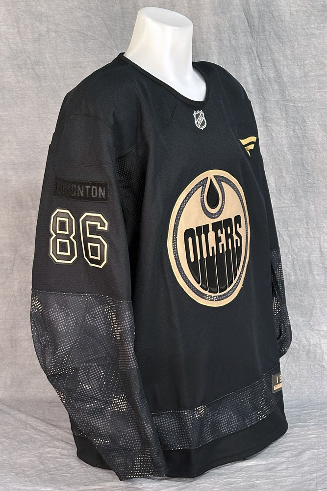 David Tomasek #86 - Autographed 2025-26 Edmonton Oilers Canadian Armed ...