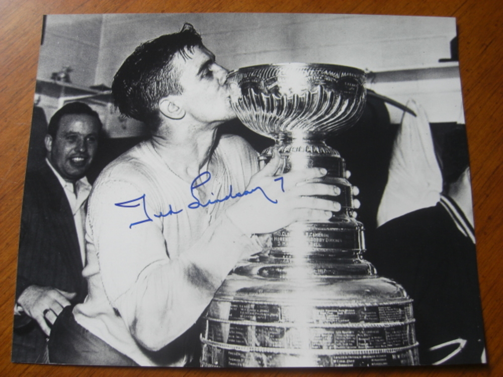 Ted Lindsay Autographed Detroit Red Wings Kissing The Cup 8x10 Photo ...