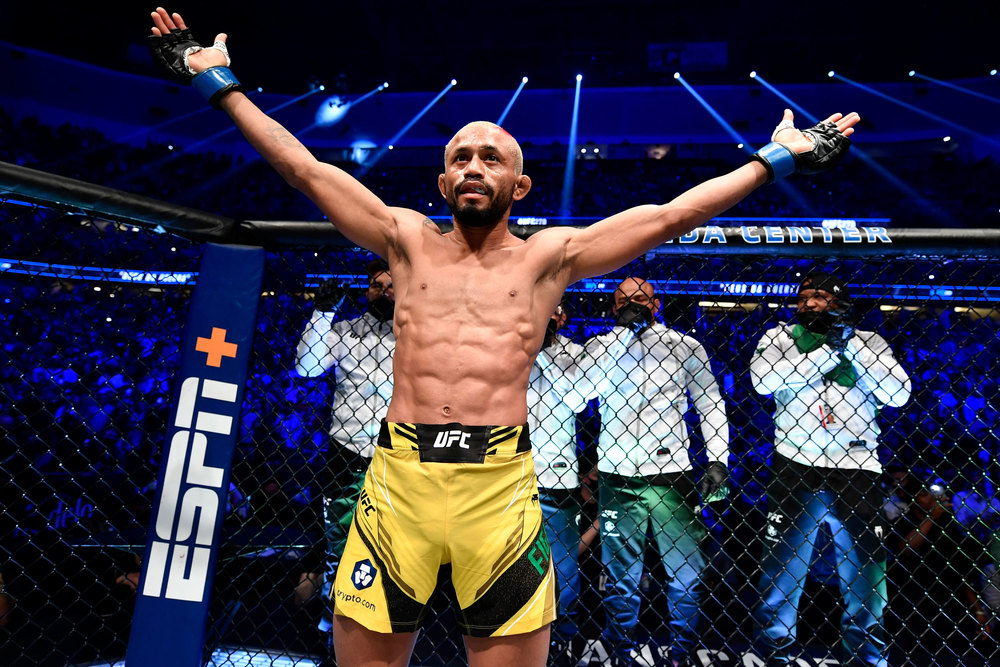 Deiveson Figueiredo Signed Event Used Fightwear - UFC 283 | UFC ...