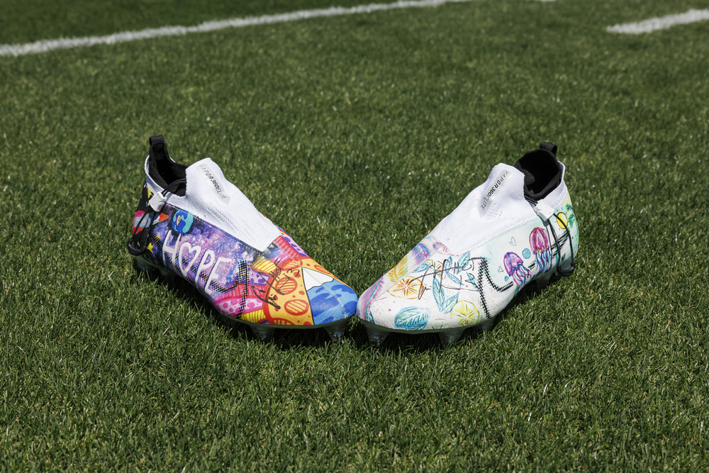2022 Run Rich Run - Signed Custom Cleats worn by NFL Legend Cris Carter ...