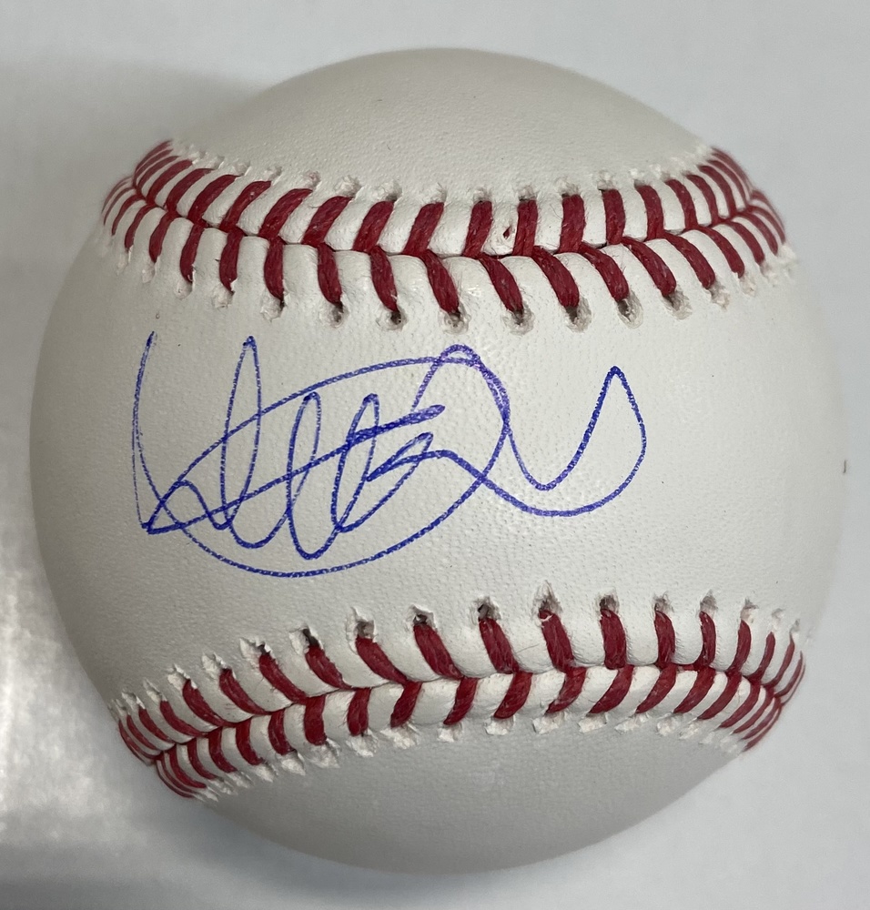 Ichiro Suzuki Autographed Baseball | MLB Auctions
