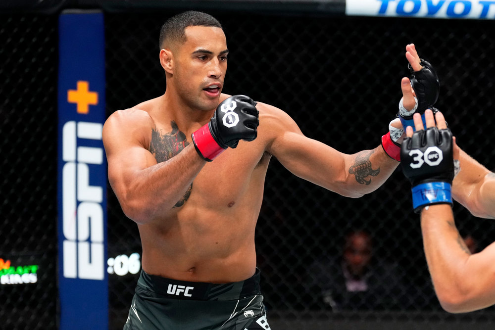 Carlos Ulberg Signed Fight Issued Hoodie - UFC Fight Night: Rozenstruik ...