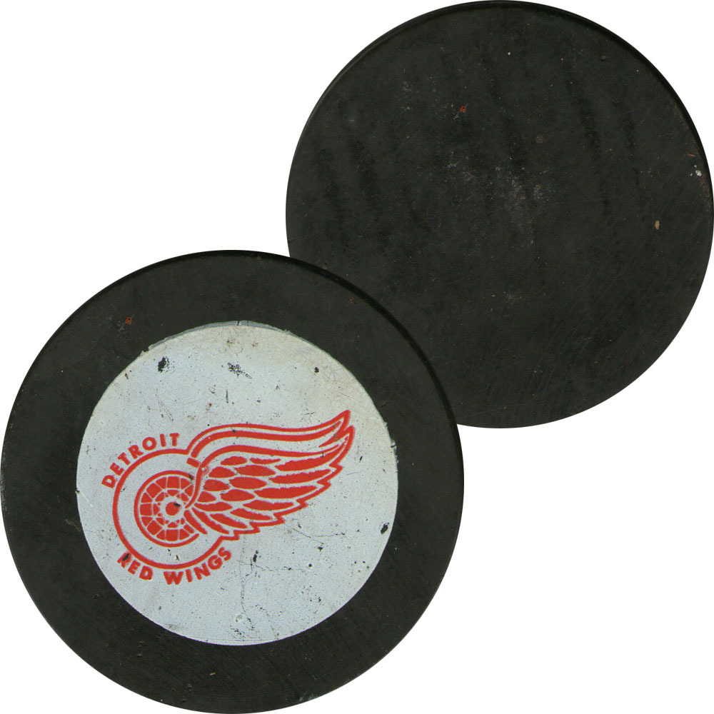 Classic Detroit Red Wings Souvenir Puck (1970s) - NHL Auctions