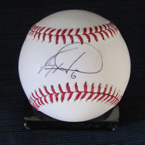 UMPS CARE AUCTION: Ryan Howard Signed Baseball | MLB Auctions