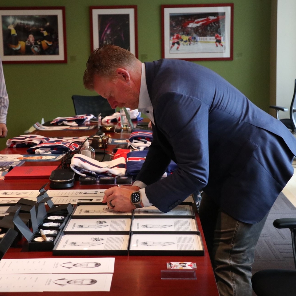 Daniel Alfredsson Autographed Legends Line Honoured Member Puck Box ...