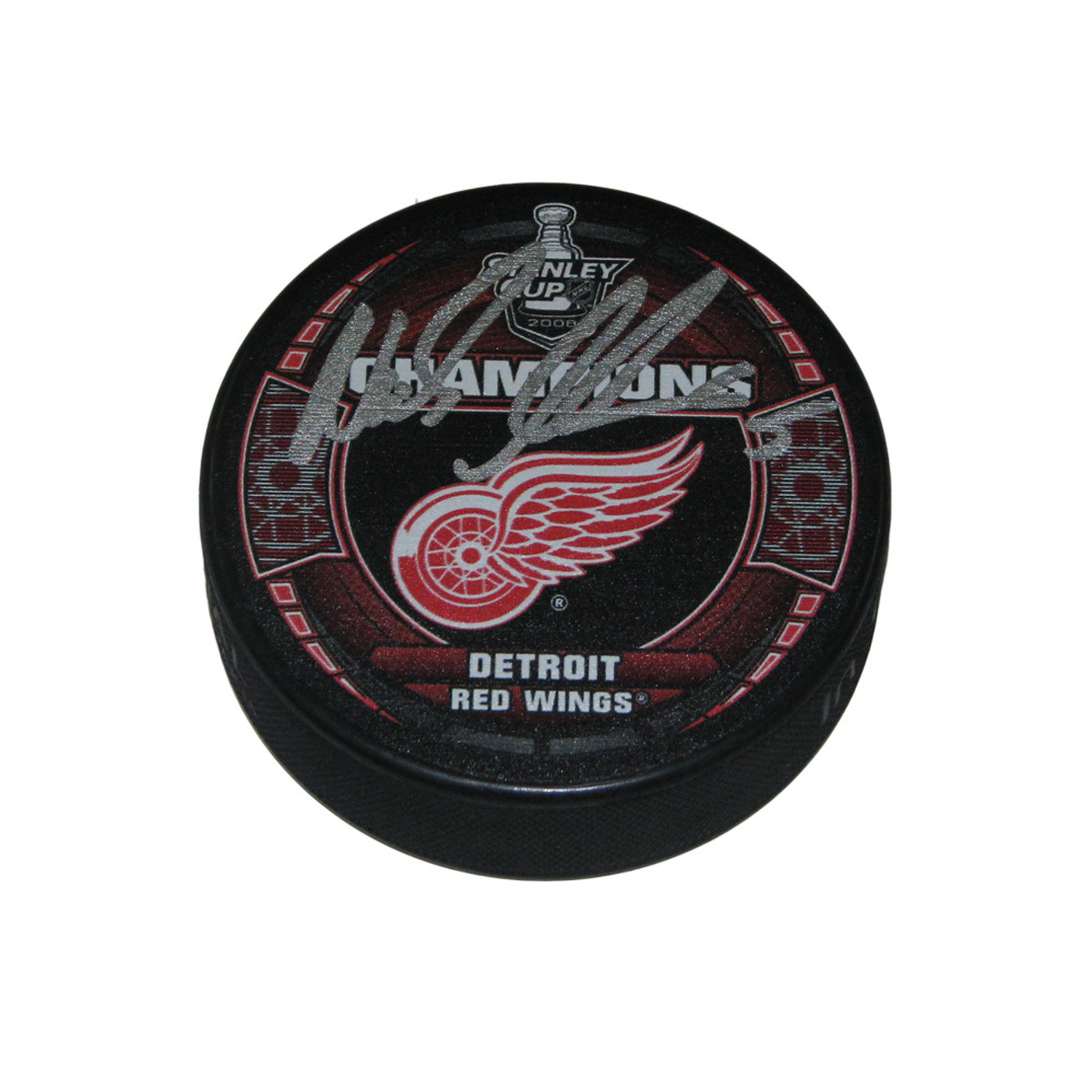 NICKLAS LIDSTROM Signed 2008 Stanley Cup Champions Puck - Detroit Red ...
