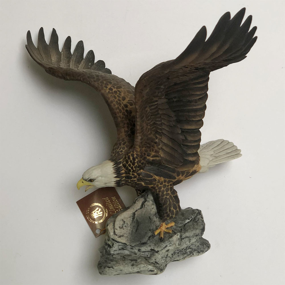 Gordie Howe's Limited-Edition Maruri USA Bald Eagle Statue - NHL Auctions