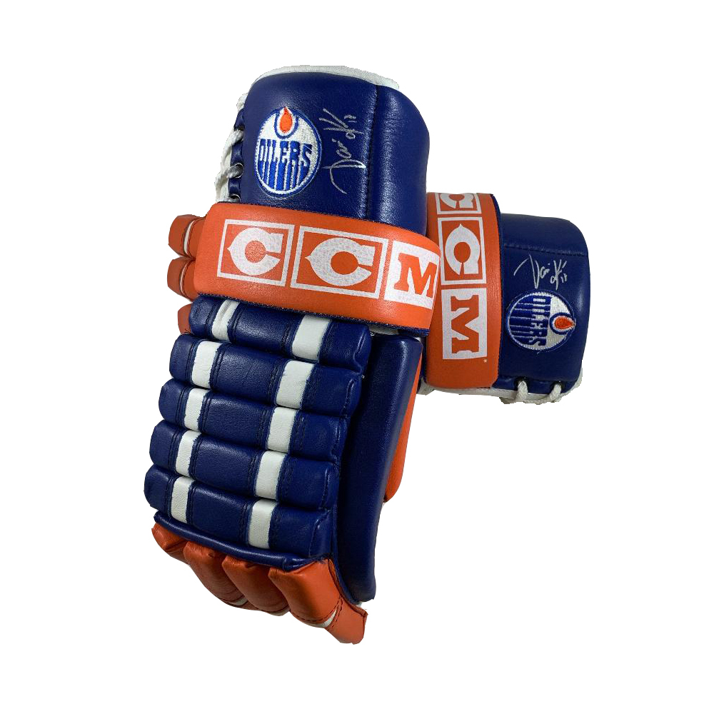Jari Kurri Signed Edmonton Oilers CCM Gloves (HG10 Model) - NHL Auctions