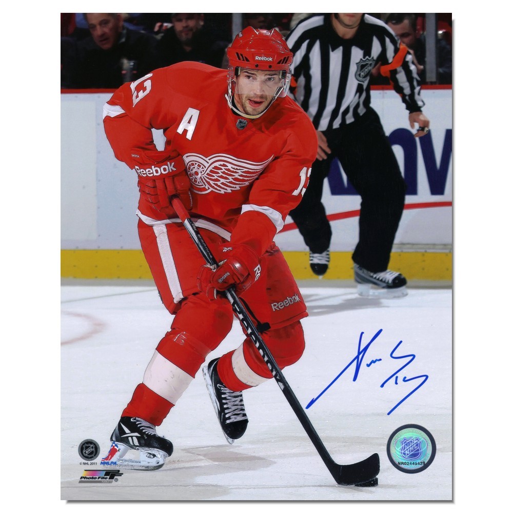 Pavel Datsyuk Autographed Detroit Red Wings 8x10 Photo - NHL Auctions
