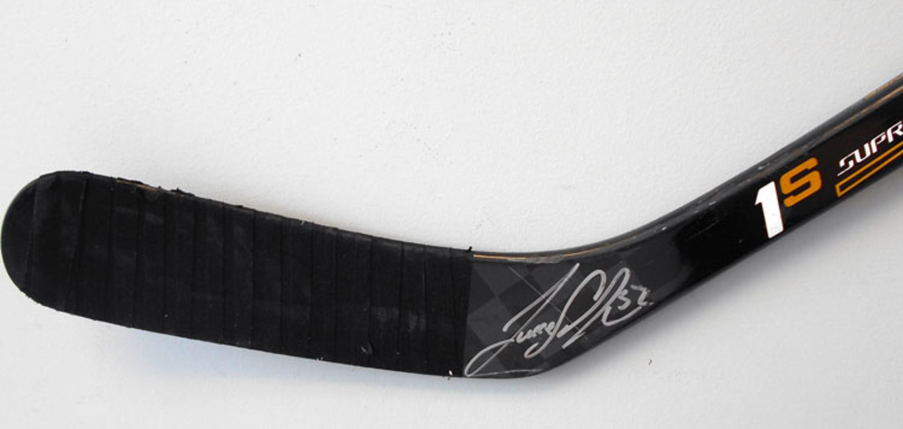 #52 Luke Schenn Game Used Stick - Autographed - Los Angeles Kings - NHL ...