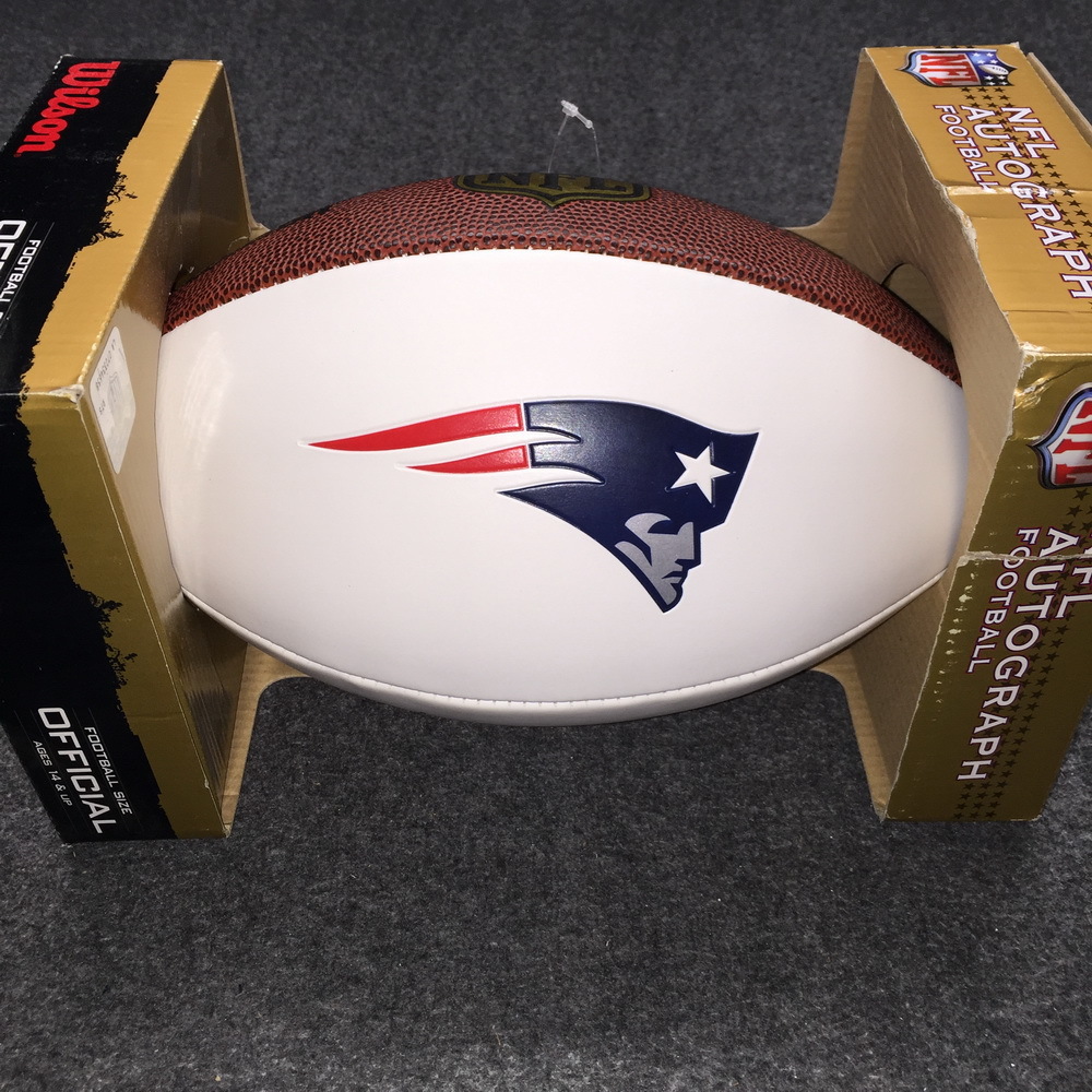 PATRIOTS - SHANE VEREEN SIGNED PANEL BALL W/ PATRIOTS LOGO (SMEARED ...