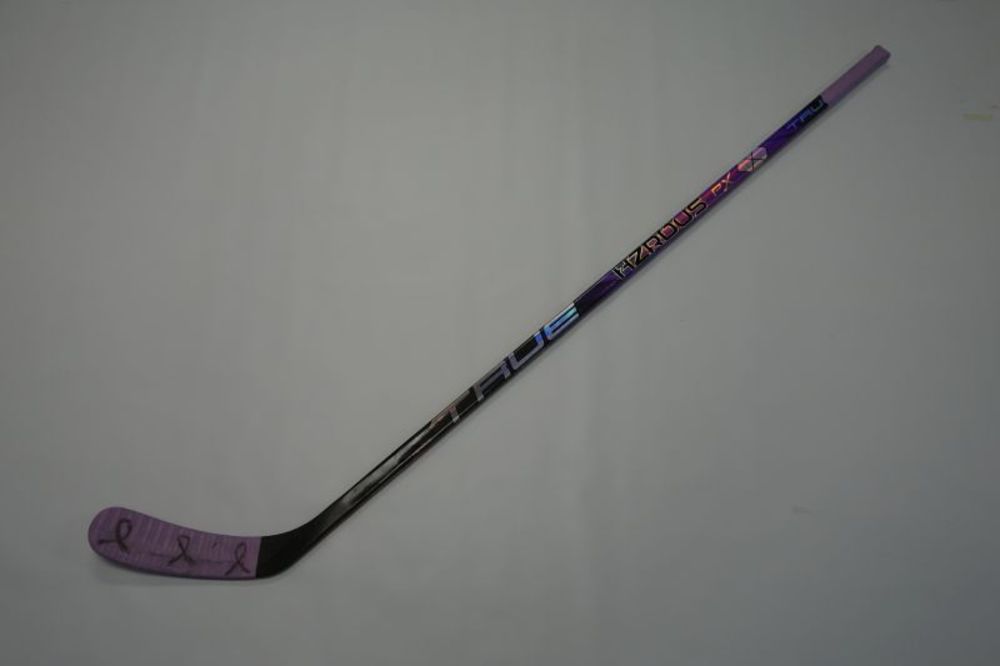Vinnie Hinostroza Hockey Fights Cancer Night Warm-Up Stick - NHL Auctions