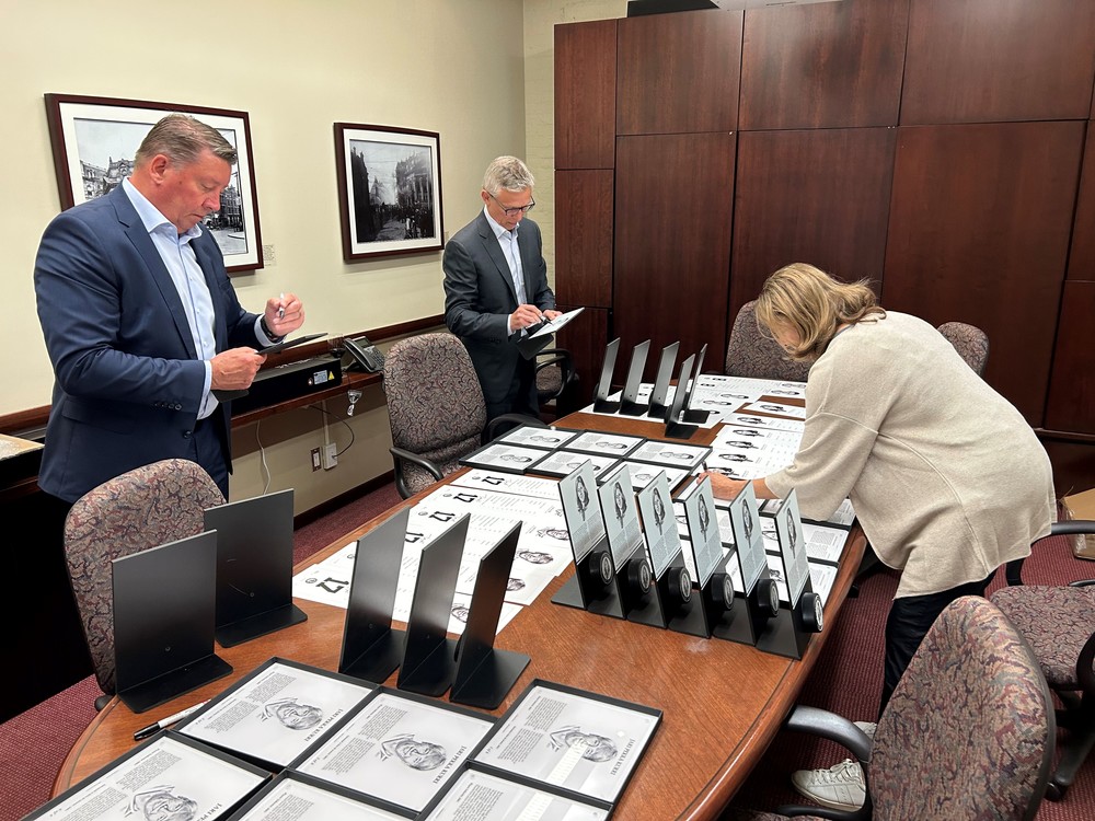 Igor Larionov Autographed Legends Line Honoured Member Plaque - Limited ...