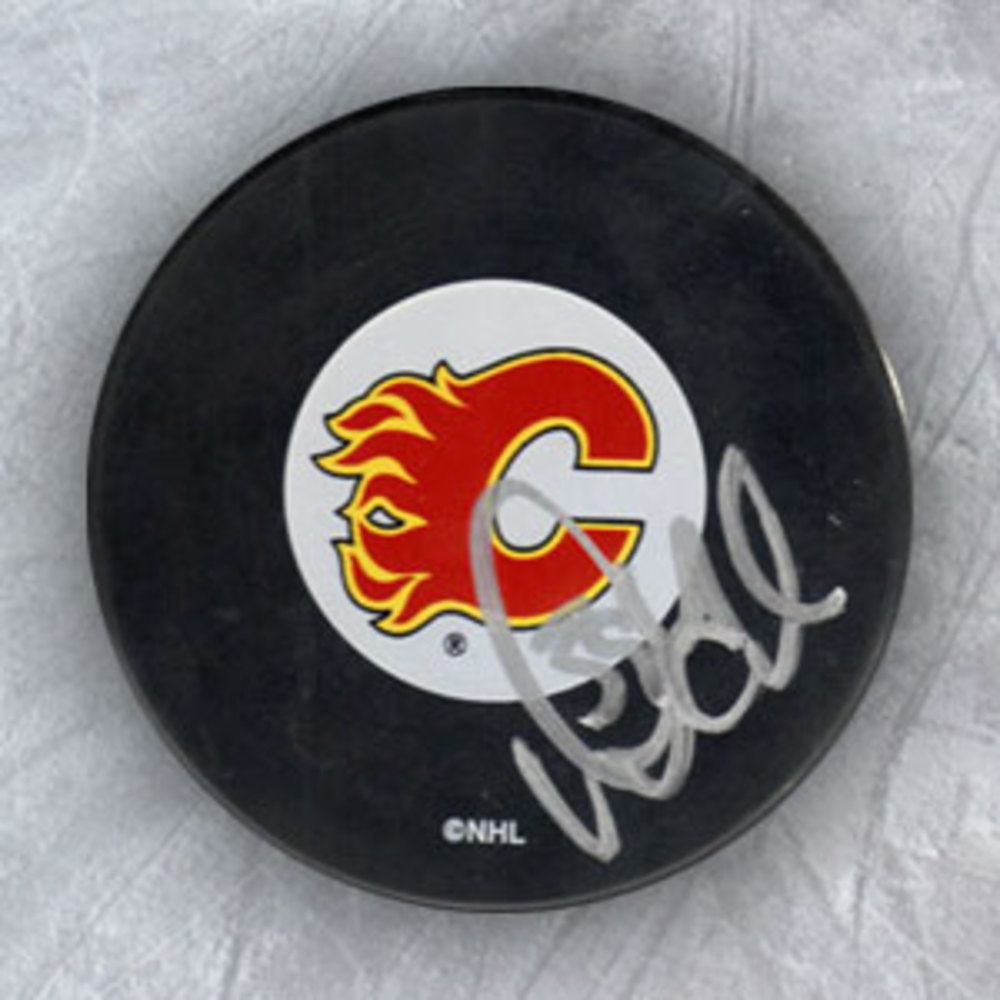 Doug Gilmour Calgary Flames Autographed Hockey Puck - NHL Auctions