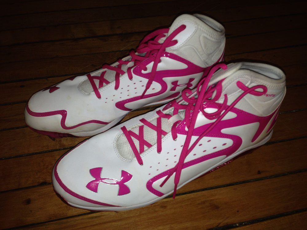 2014 Mother's Day Auction: Jim Johnson Game-Used Pink Cleats | MLB Auctions