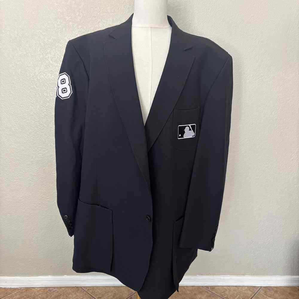 UMPS CARE AUCTION: Gery Cederstrom Plate Coat, Size 52 Long | MLB Auctions