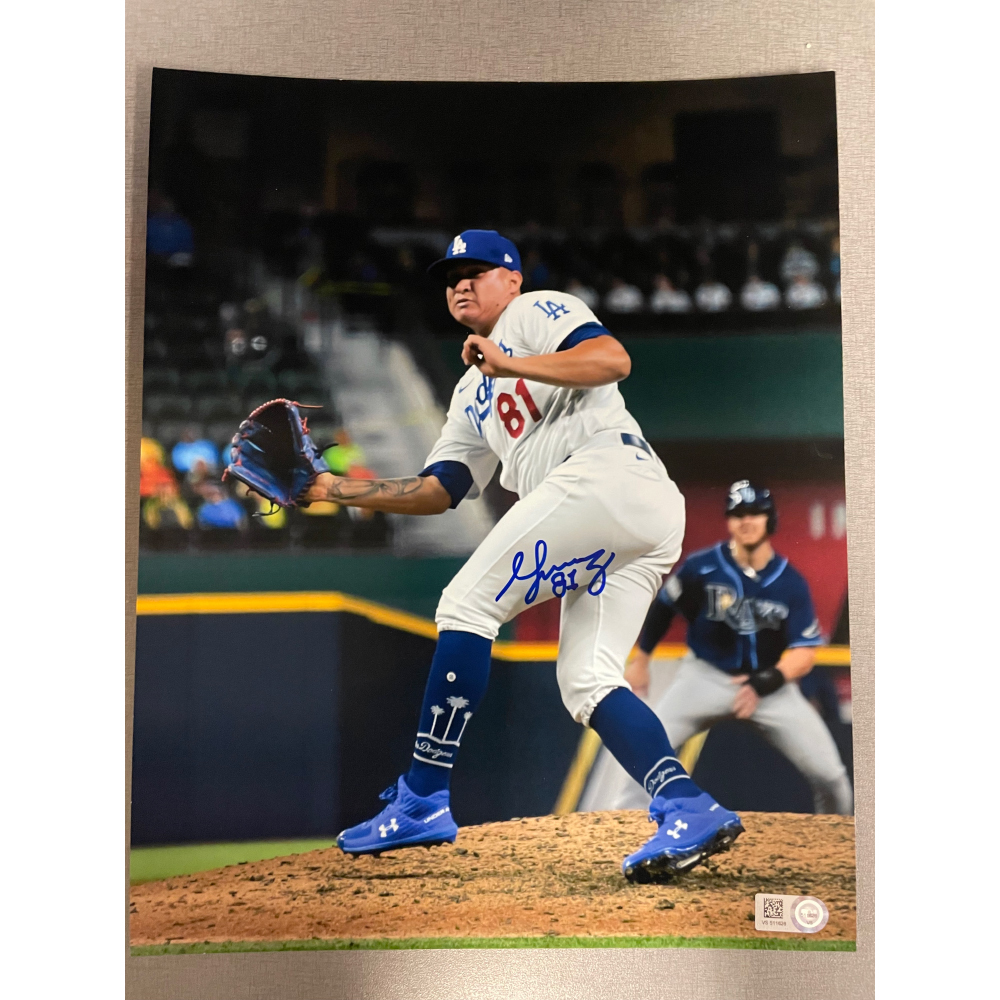 Victor Gonzalez MLB Authenticated Autographed Photo | Los Angeles ...