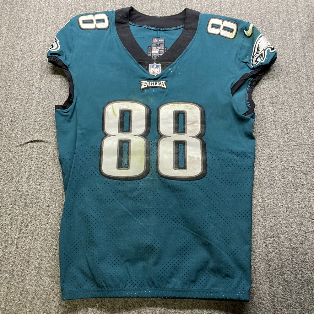 Crucial Catch - Eagles Dallas Goedert Game Used Jersey (10/16/22) Size ...