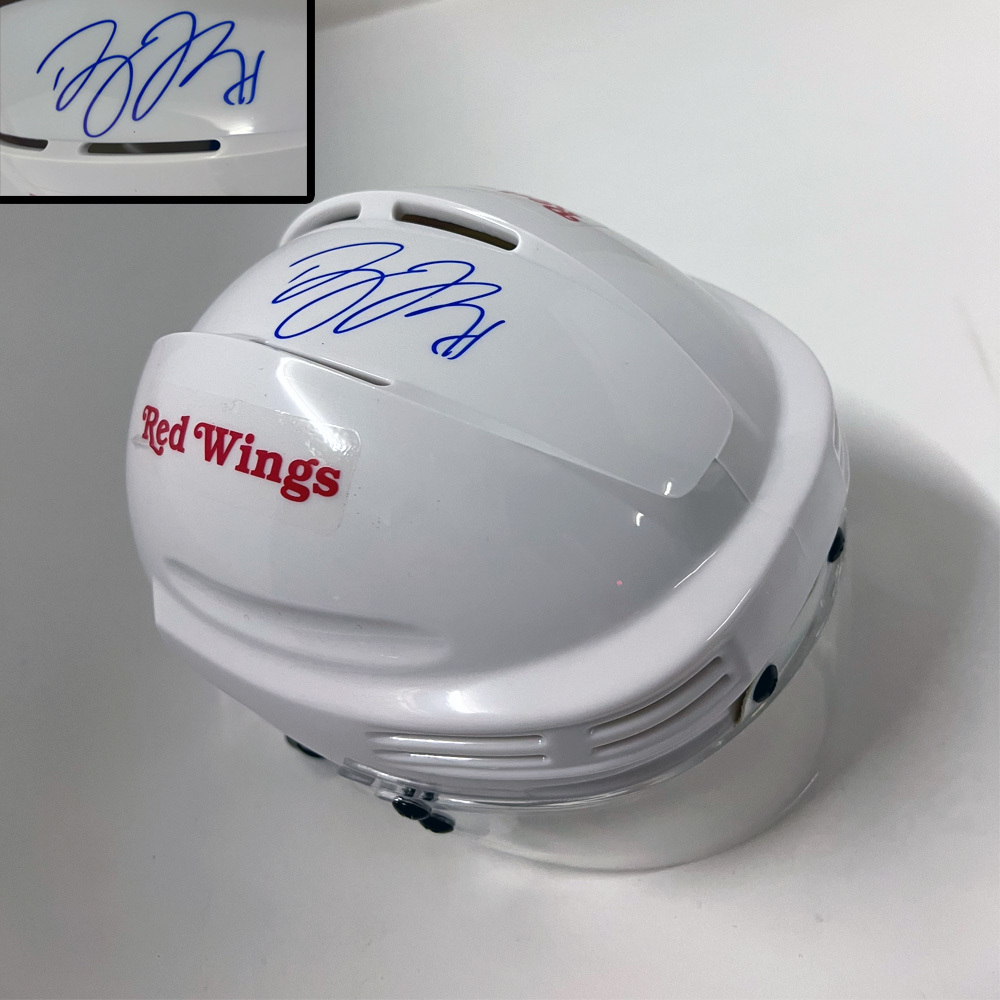 DYLAN LARKIN Signed Detroit Red Wings White Mini Helmet - NHL Auctions
