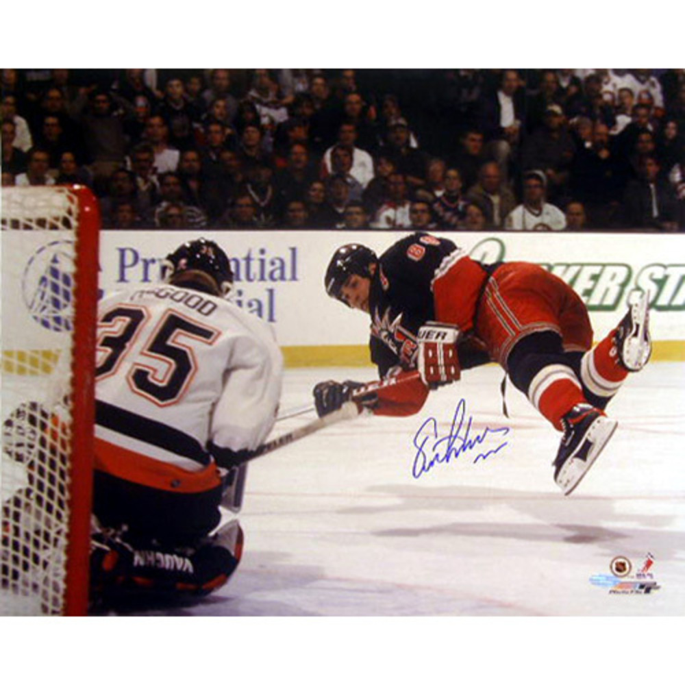 Eric Lindros Diving Shot Vs. Islanders 8x10 Photograph - NHL Auctions