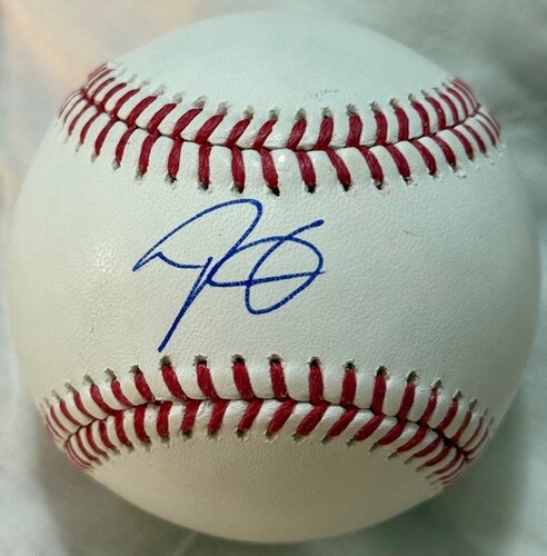Luis Gil Autographed Baseball | MLB Auctions