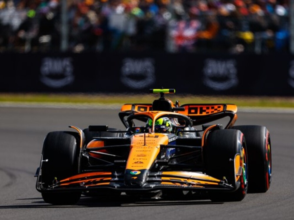 McLaren F1 Team VIP Experience in Abu Dhabi: Saturday Qualifying | 希尔顿 ...