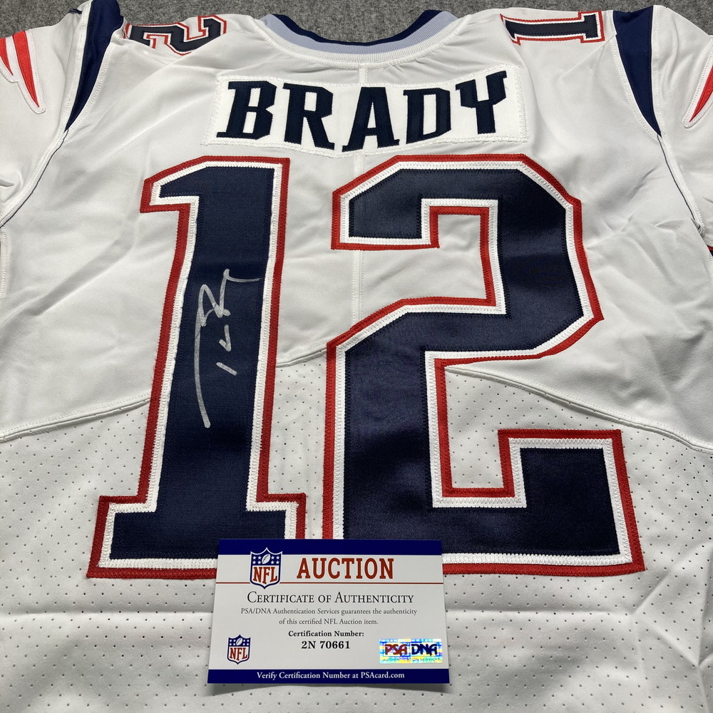 NFL - Patriots Tom Brady Signed Jersey Size 42 | The official auction ...