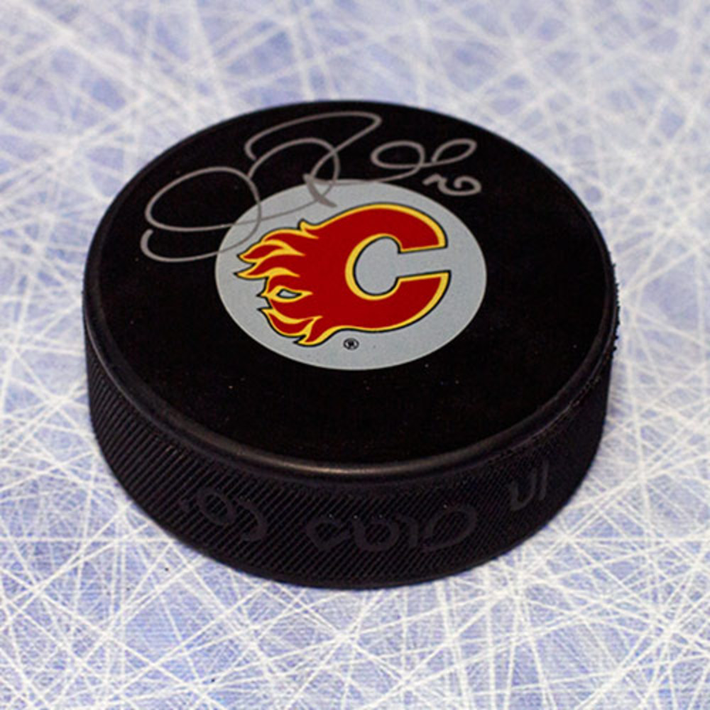 Gary Roberts Calgary Flames Autographed Hockey Puck - NHL Auctions