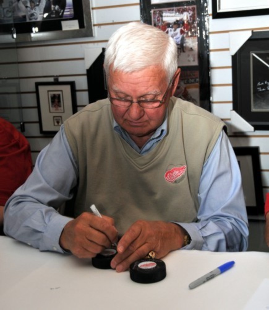 Alex Delvecchio Autographed Detroit Red Wings Puck - NHL Auctions