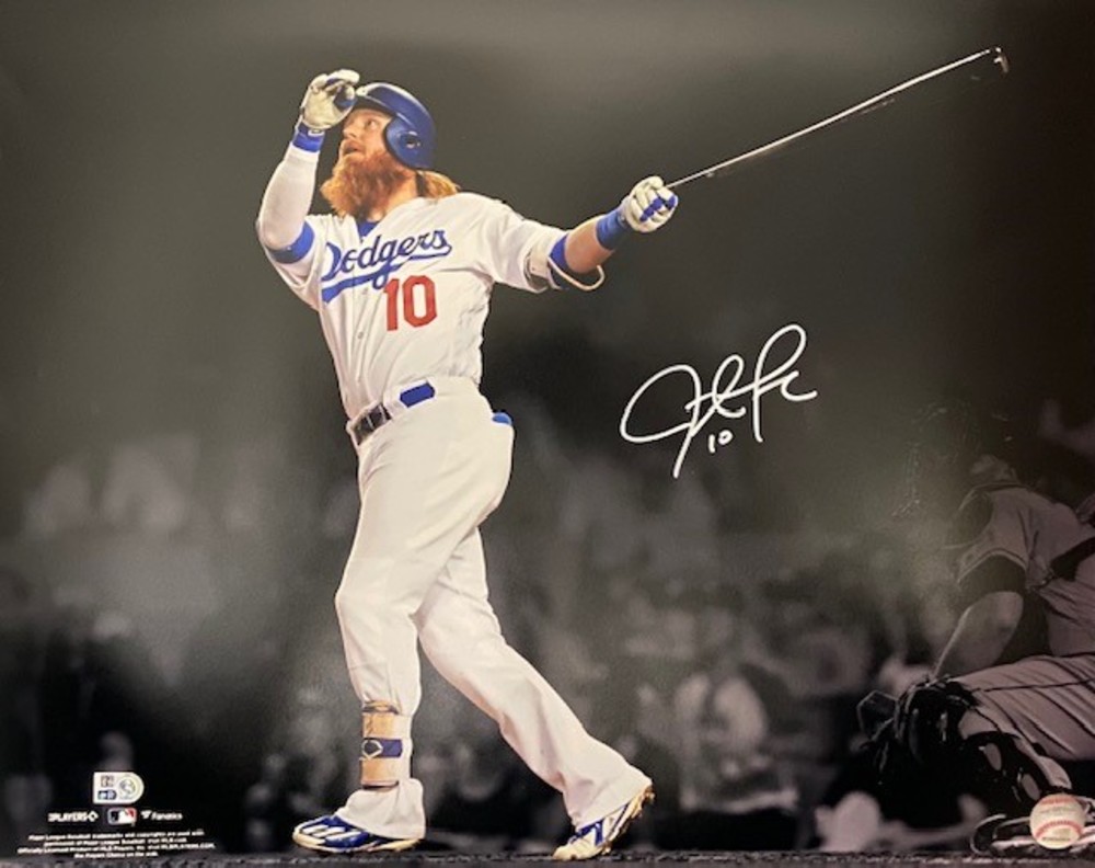 Justin Turner Autographed 16x20 - Spotlight | MLB Auctions