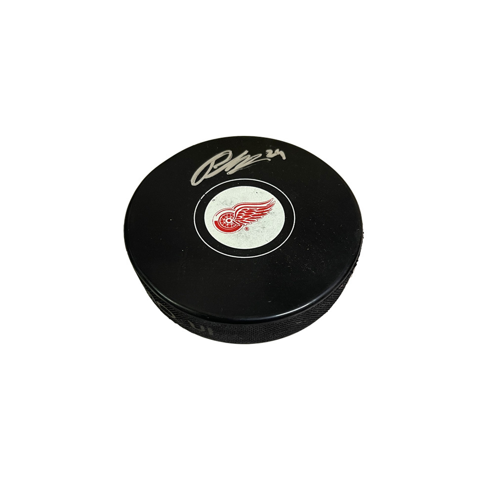 PIUS SUTER Signed Detroit Red Wings Puck (Exact Photo Shown) - NHL Auctions