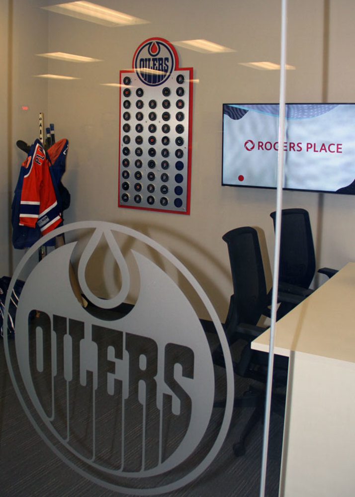 2016-17 Edmonton Oilers Locker Room Custom Puck Display With Game Pucks ...