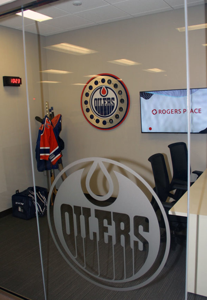 2016-17 Edmonton Oilers Locker Room Custom Puck Display With Game Pucks ...