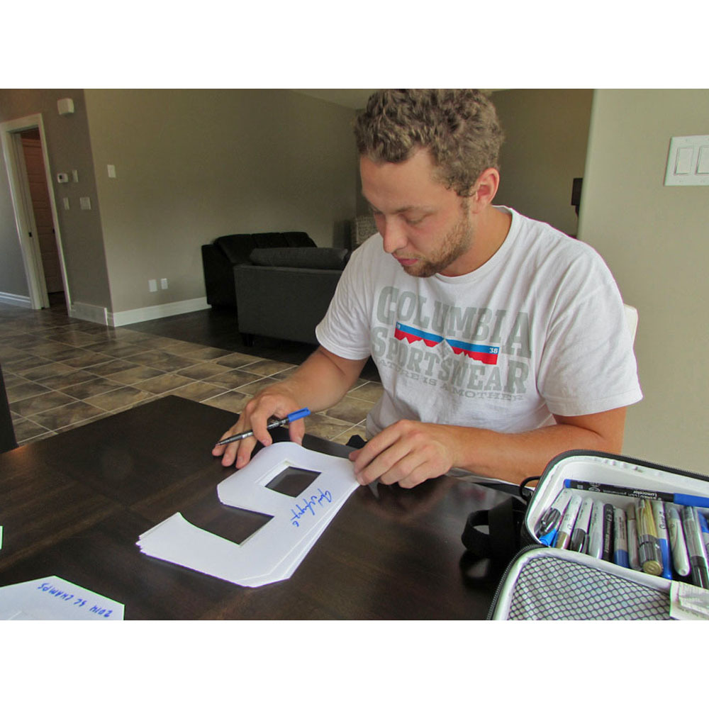 Jake Muzzin Autographed Los Angeles Kings Jersey - NHL Auctions