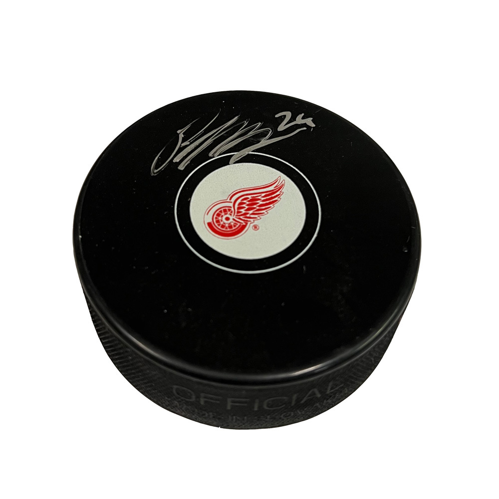 PIUS SUTER Signed Detroit Red Wings Puck (Exact Photo Shown) - NHL Auctions