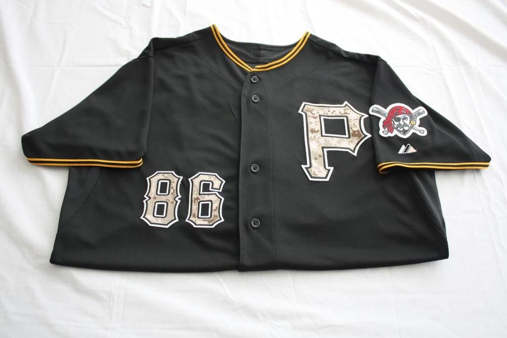 Heberto Andrade Game-used Autographed Camo Jersey | MLB Auctions