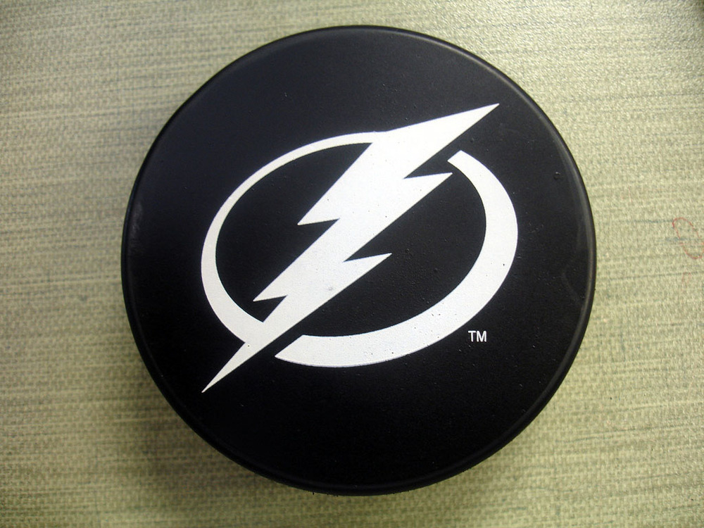 Tampa Bay Lightning Collectors Edition Puck - NHL Auctions